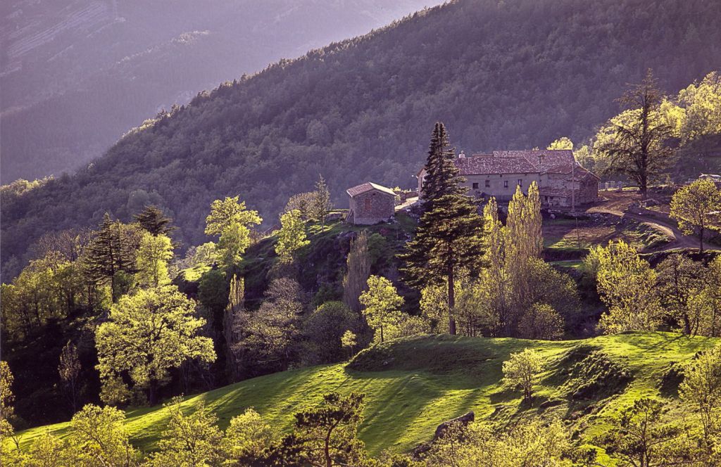 Castellar de N'Hug y las fuentes del Llobregat | Hotel Els Caçadors de ... Castellar de N'Hug y las fuentes del Llobregat | Hotel Els Caçadors de ...